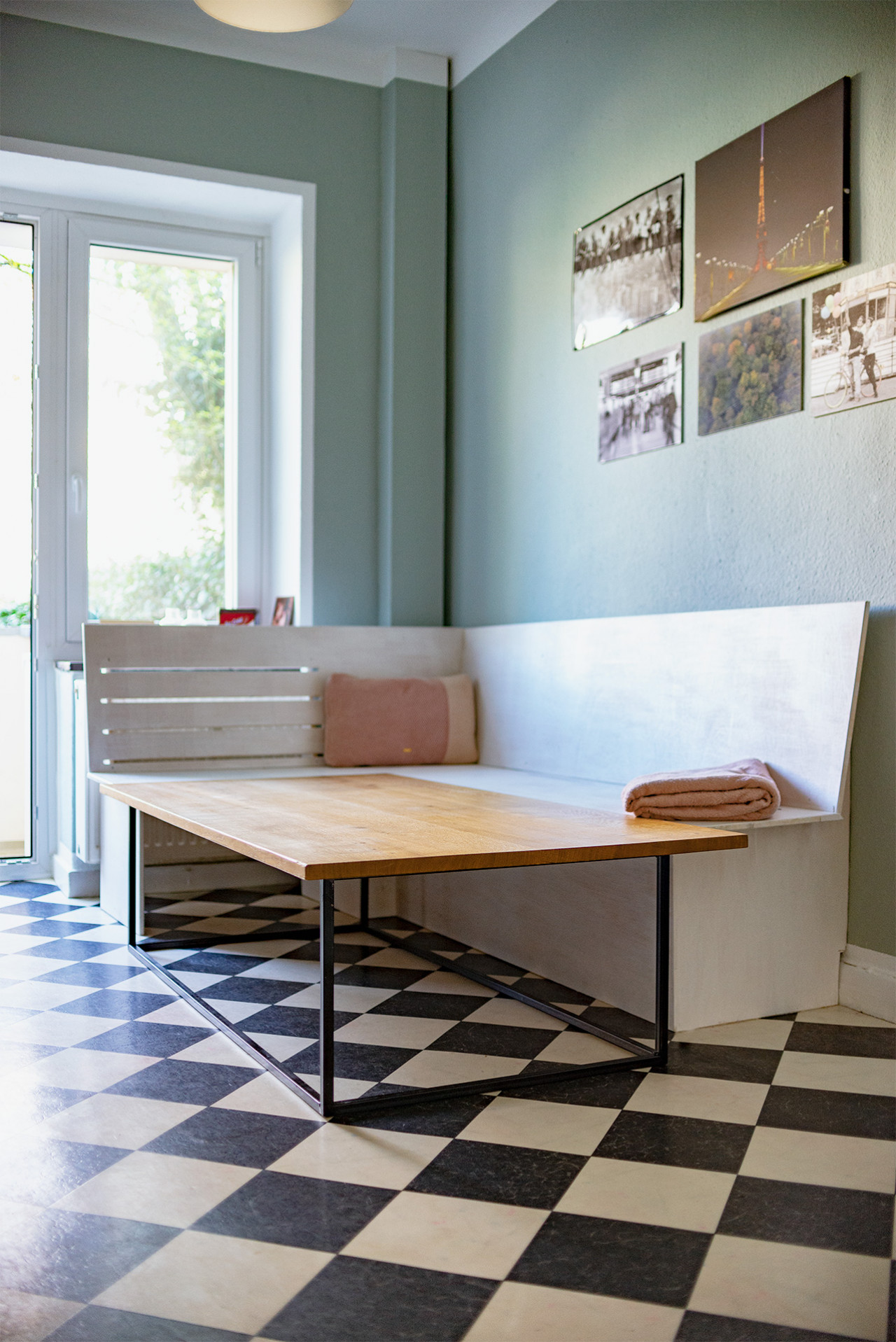 STUDIO von DIEKEN — Esstisch und Gästebett