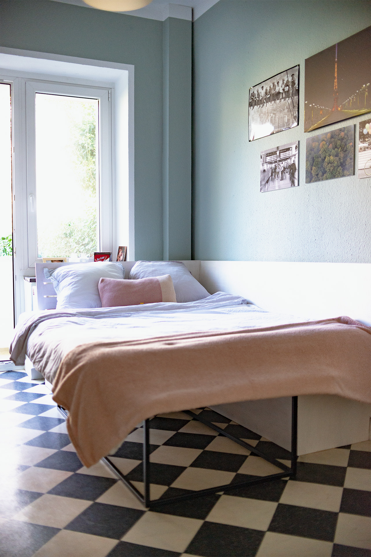 STUDIO von DIEKEN — Esstisch und Gästebett